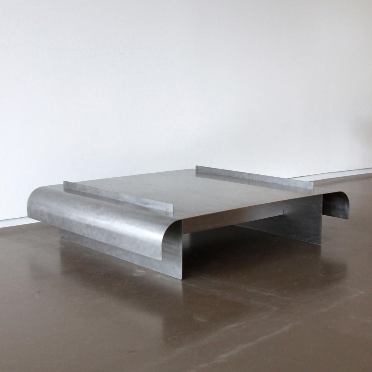 Low Bend Table by Maria Tyakina | Basic.Space